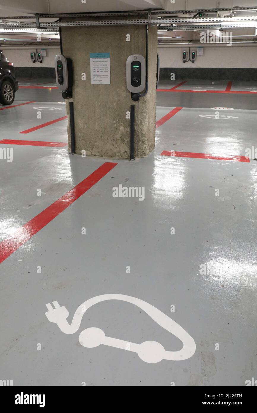 THE BIGGEST ELECTRIC VEHICLE CHARGING STATIONS OPENS IN PARIS Stock ...