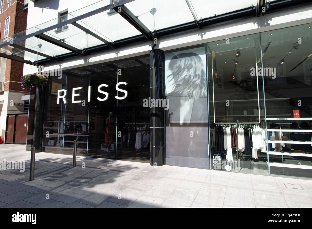Reiss store 2021 hi-res stock photography and images - Alamy