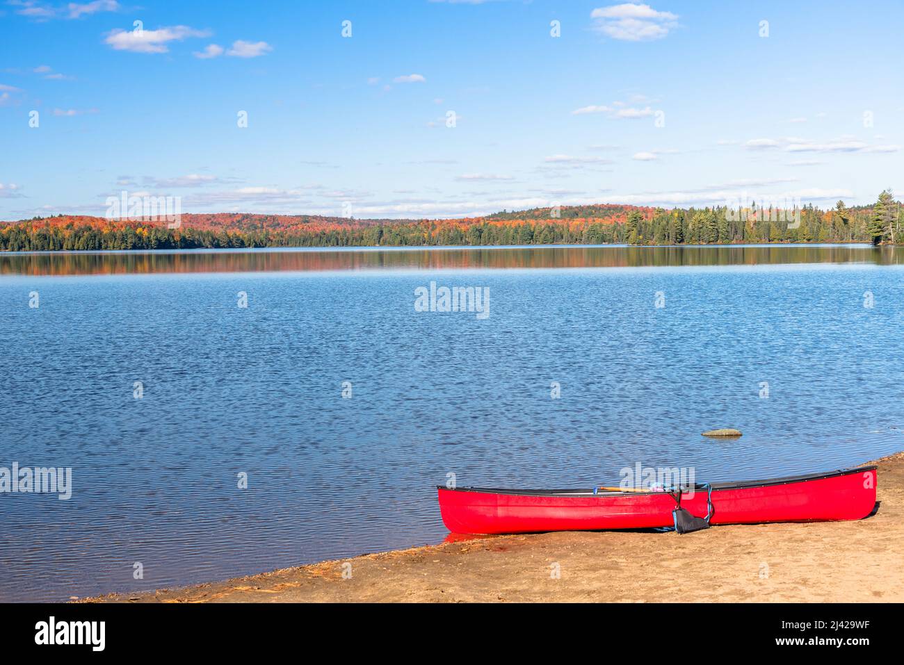 Empty canoe hi-res stock photography and images - Alamy
