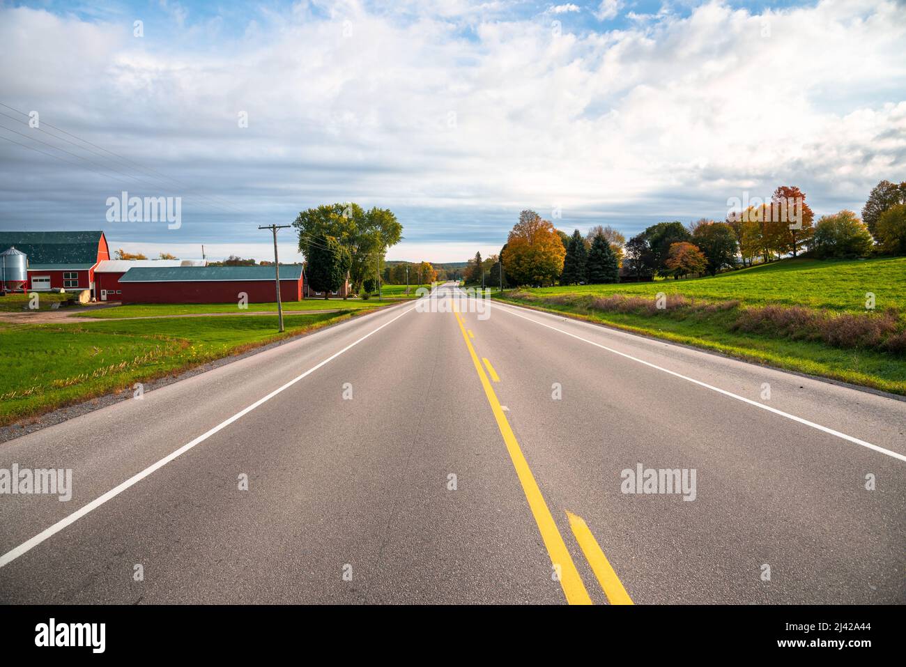 Empty stretch of highway hi-res stock photography and images - Alamy