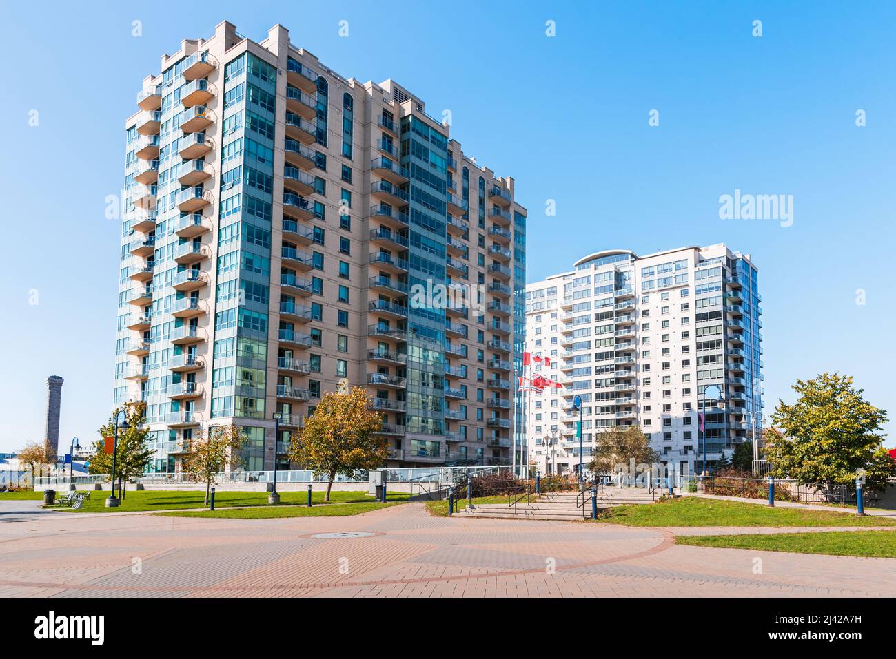 High rise apartment building canada hi-res stock photography and images ...