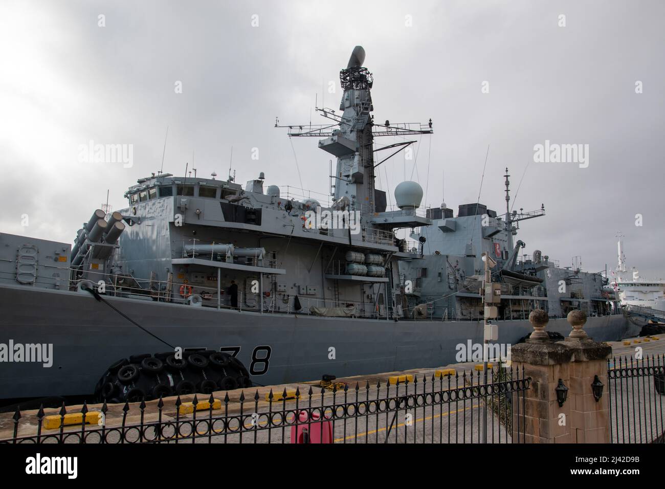 HMS Kent (F78) in the Grand Harbour, Valletta, Malta Stock Photo - Alamy
