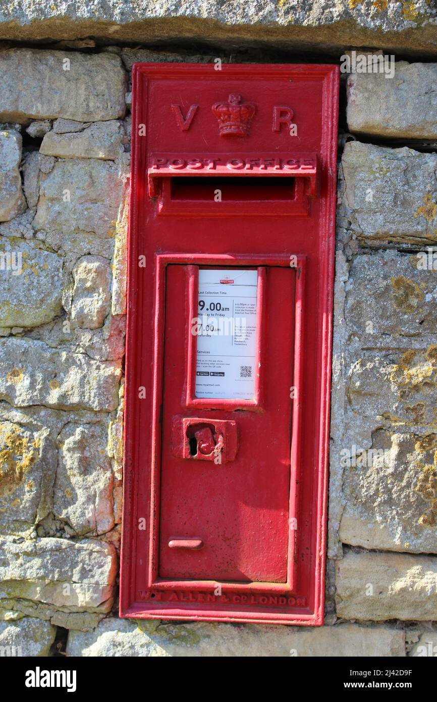 Old post box in Alstone, Gloucestershire Stock Photo - Alamy