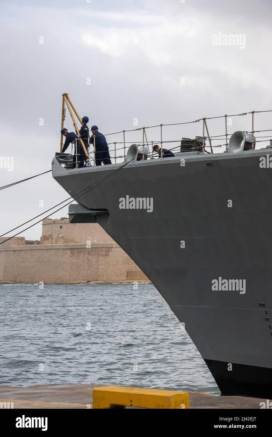HMS Kent (F78) in the Grand Harbour, Valletta, Malta Stock Photo - Alamy