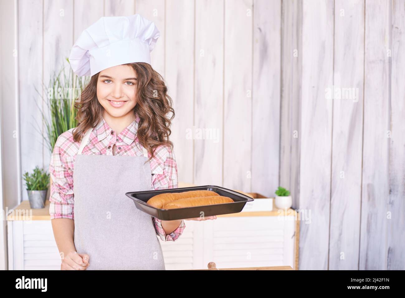 Cooking school children pizza dough hi-res stock photography and images - Alamy