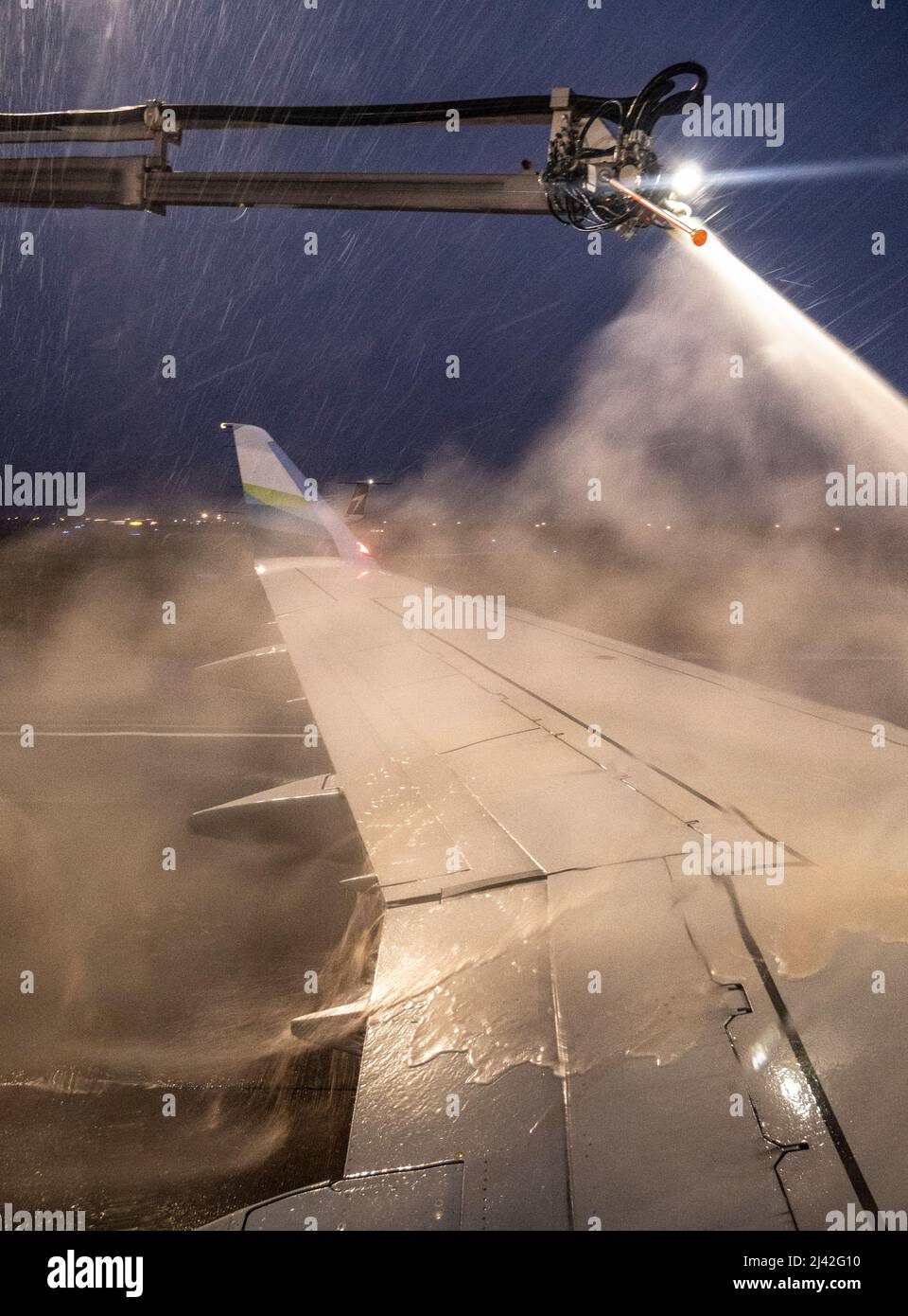 deicing airplane wing before take off Stock Photo - Alamy