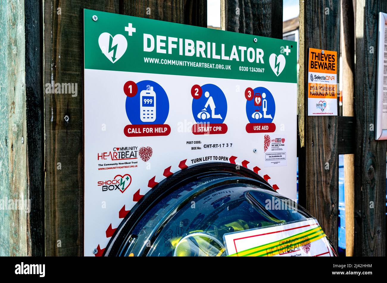 High street defibrillator hi-res stock photography and images - Alamy
