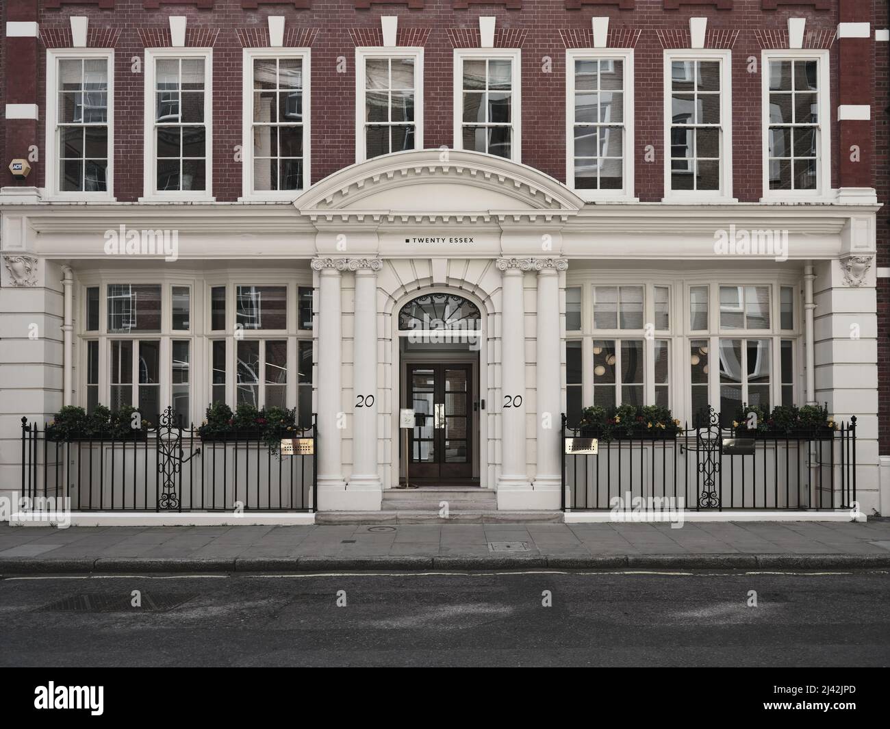 Arched pediment hi-res stock photography and images - Alamy