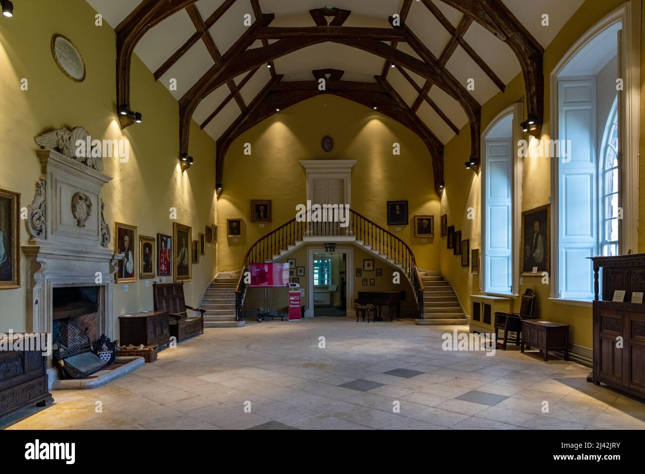 English castle hall hi-res stock photography and images - Alamy