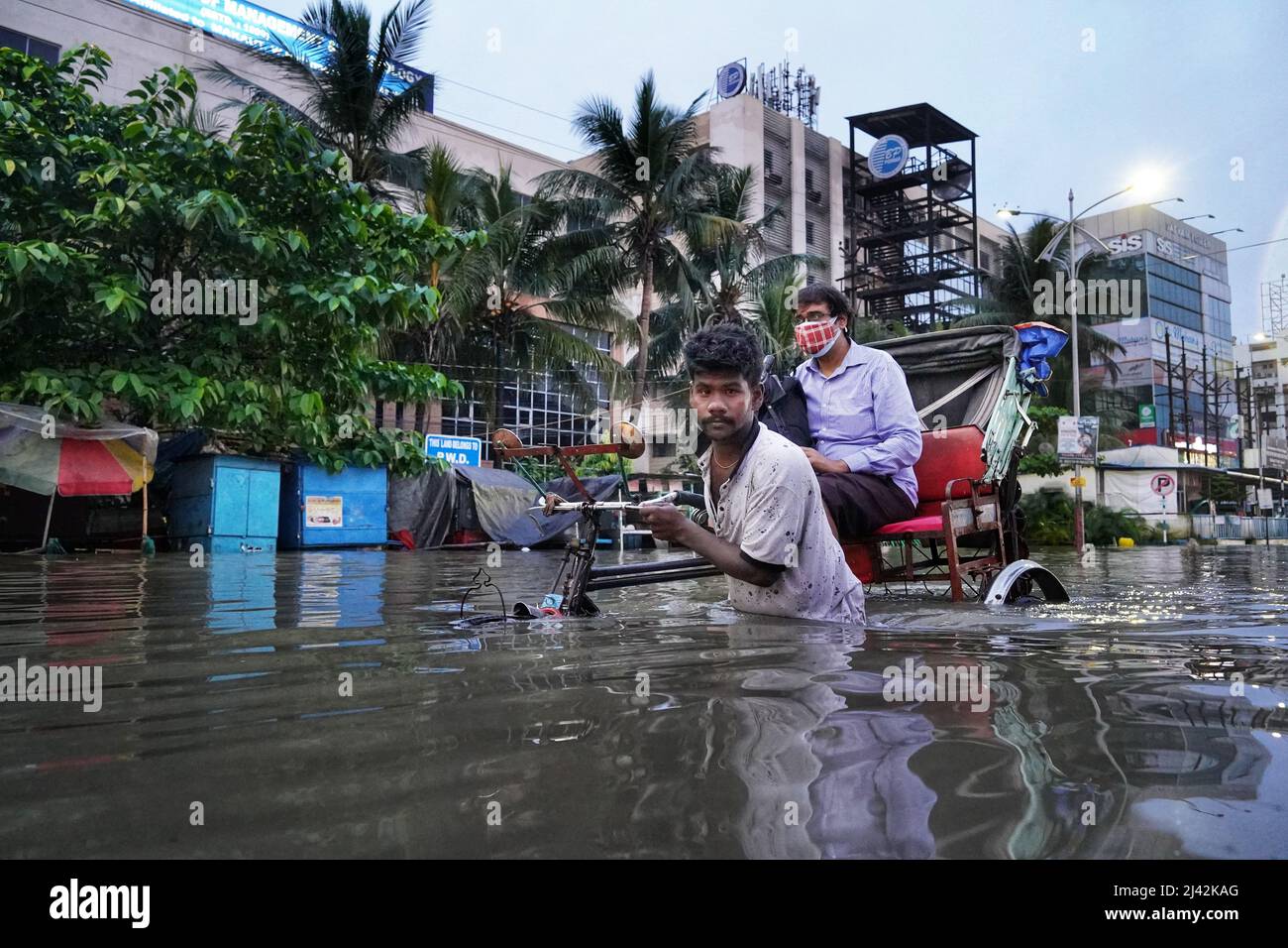 Kolkata rickshaw waterlogged hi-res stock photography and images - Alamy