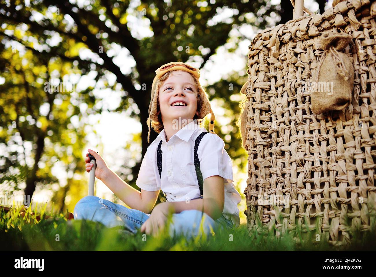 Pilot balloon basket hi-res stock photography and images - Alamy