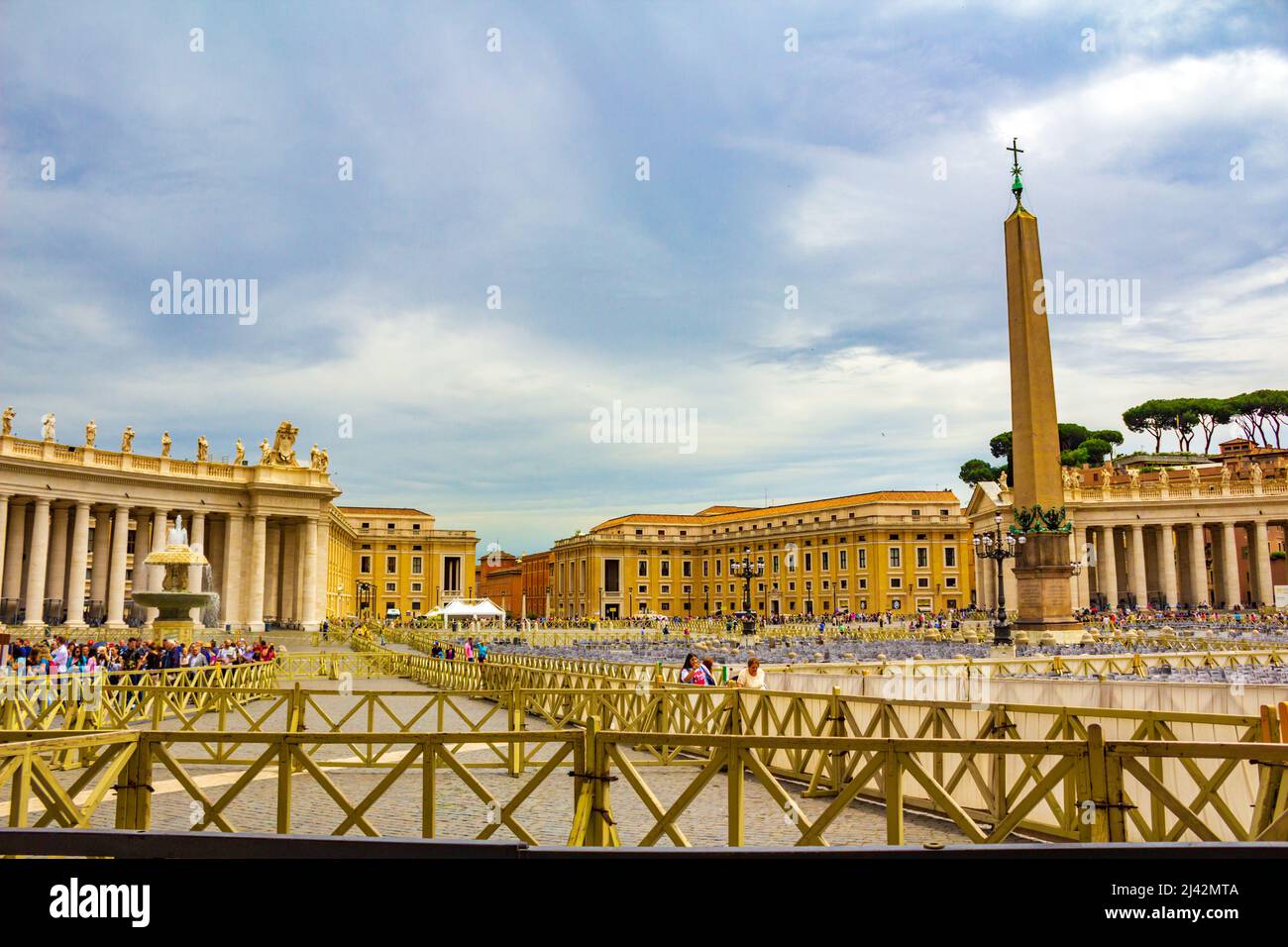 Crowded St. Peter`s square,Piazza San Pietro Vatican with fountains ...