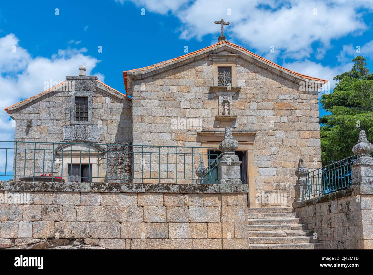 Church of Saint Tiago and Cabrais chapel in Belmonte, Portugal Stock ...