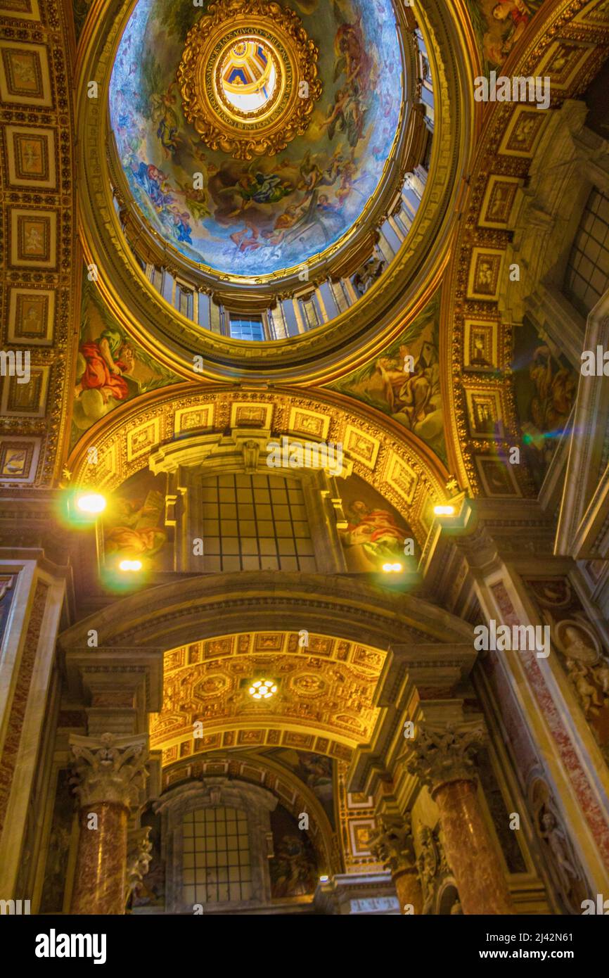 Lavish interior of the Papal Basilica of Saint Peter in the Vaticana ...