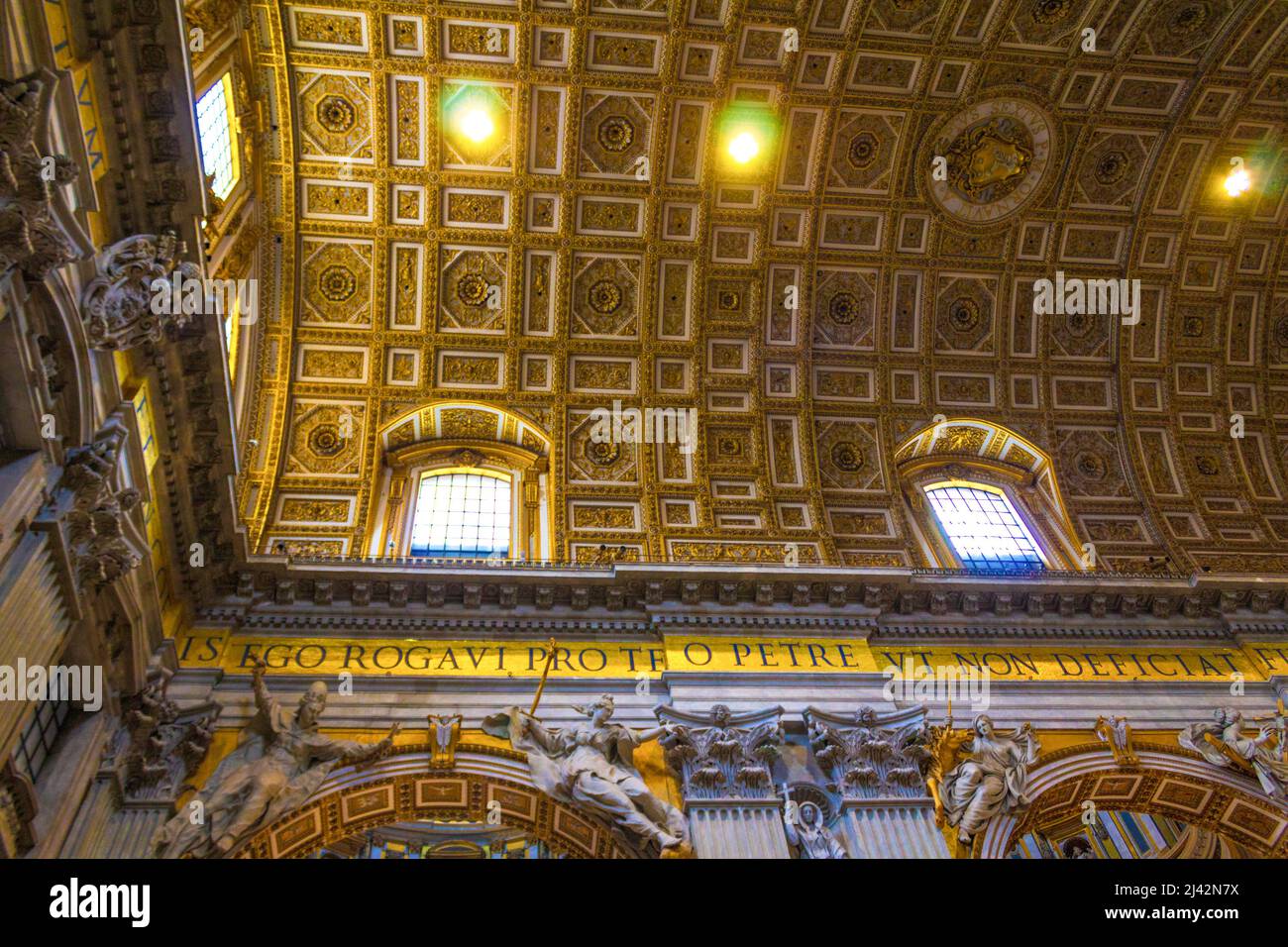 Altar basílica vaticana hi-res stock photography and images - Alamy
