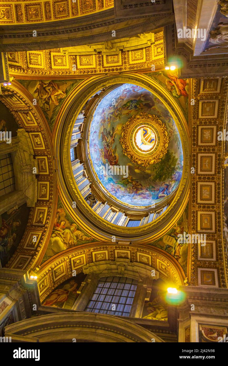 Lavish interior of the Papal Basilica of Saint Peter in the Vaticana ...