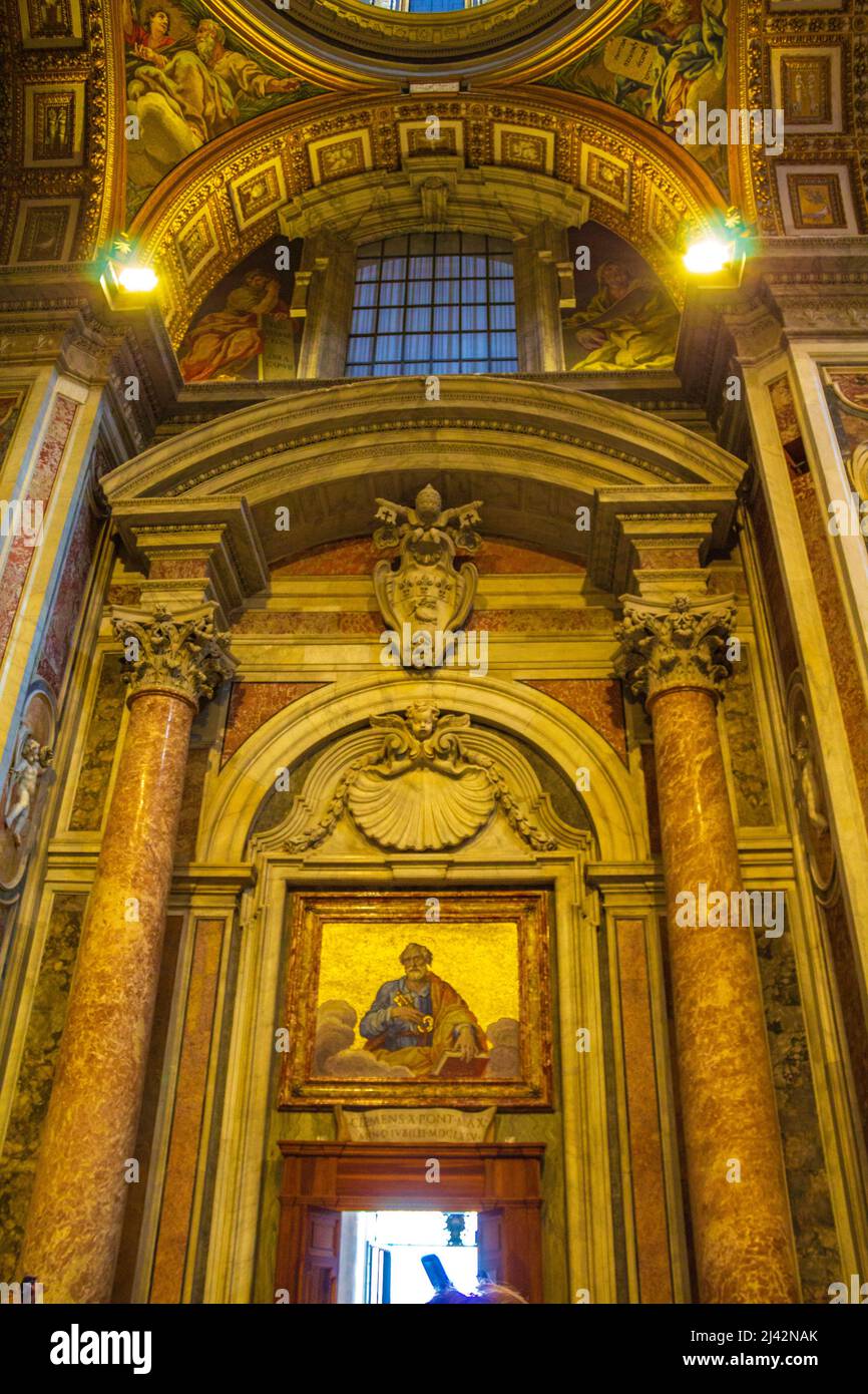 Altar basílica vaticana hi-res stock photography and images - Alamy