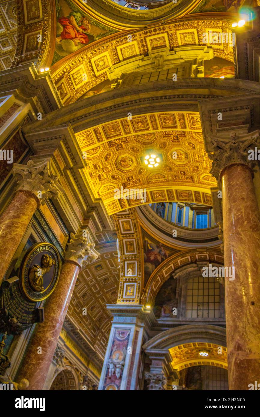 Altar basílica vaticana hi-res stock photography and images - Alamy