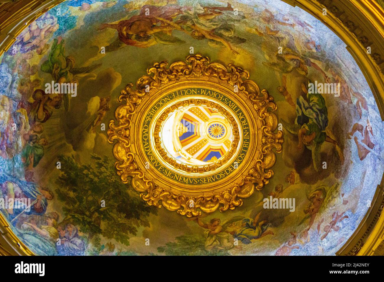 Lavish interior of the Papal Basilica of Saint Peter in the Vaticana ...