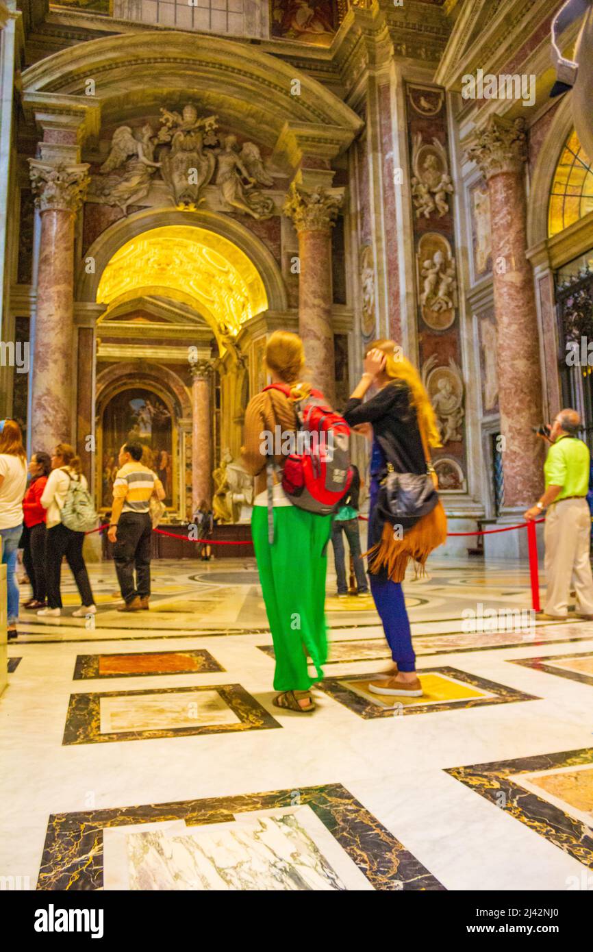 Altar basílica vaticana hi-res stock photography and images - Alamy