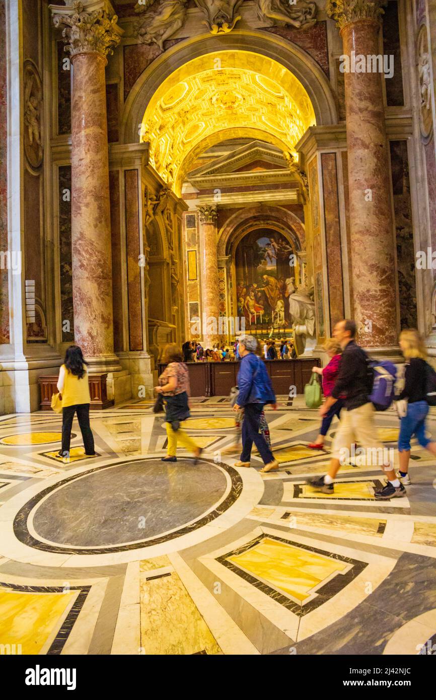Altar basílica vaticana hi-res stock photography and images - Alamy