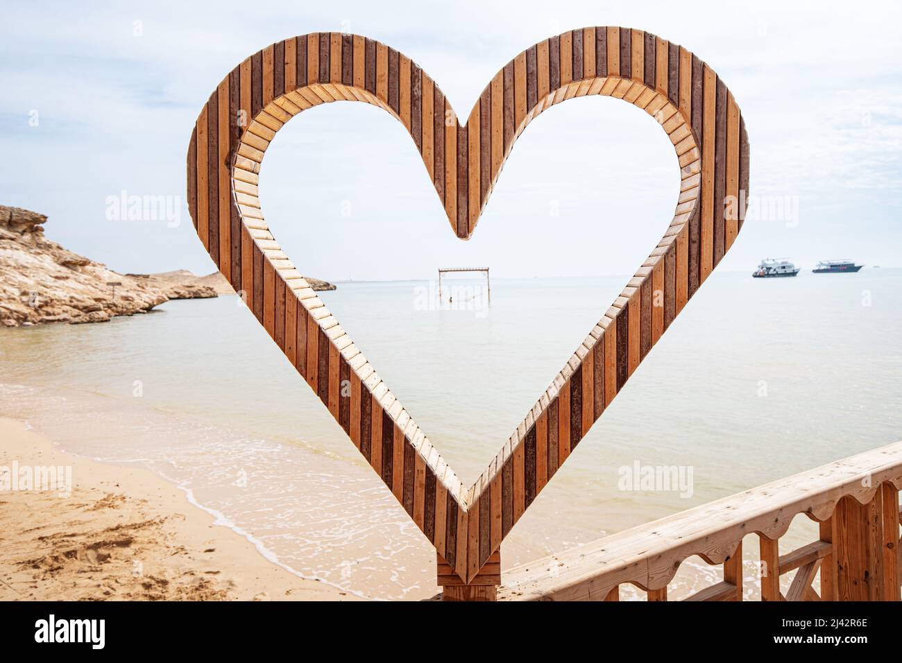 Heart-shaped decoration at scenic sand beach and resort sea Stock Photo ...