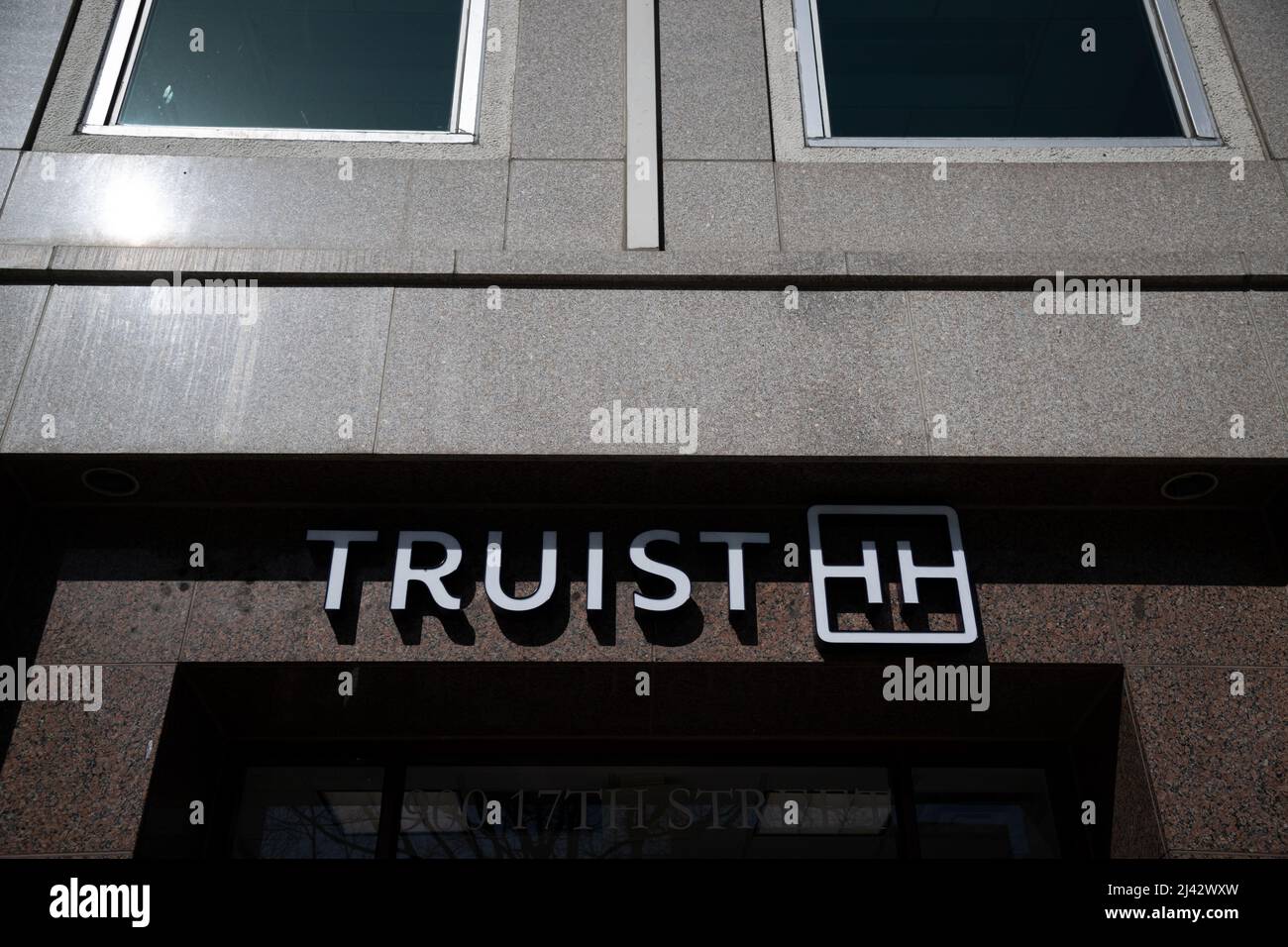 Truist bank logo hi-res stock photography and images - Alamy