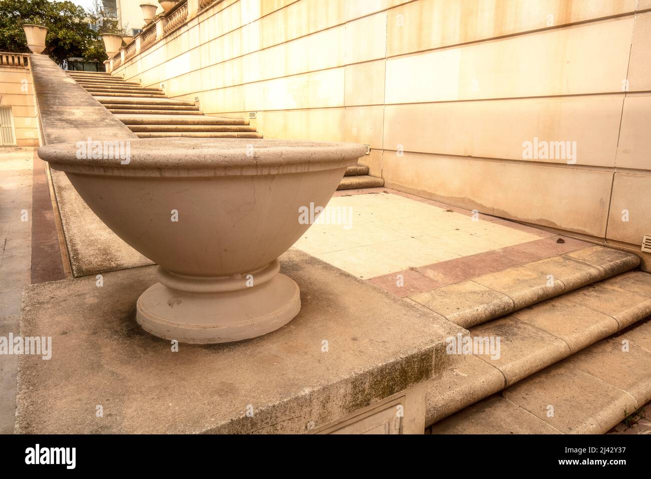 Semi-abstract views of the new-classical style architecture in the L ...