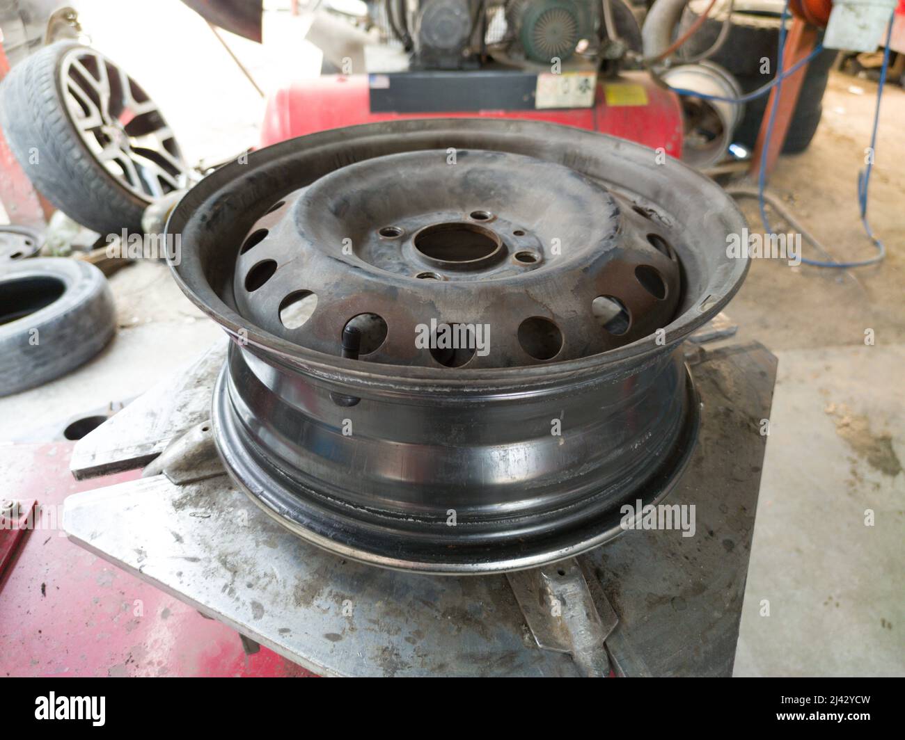 Car rim without the tire Stock Photo - Alamy