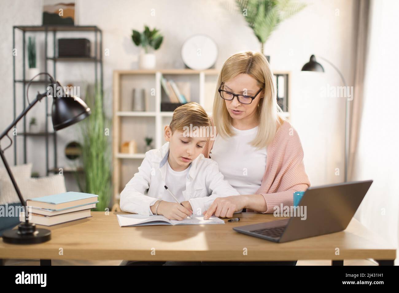 Hand writing mom hi-res stock photography and images - Alamy