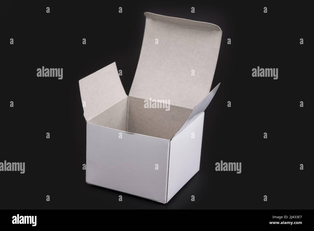 Realistic white empty box hi-res stock photography and images - Alamy