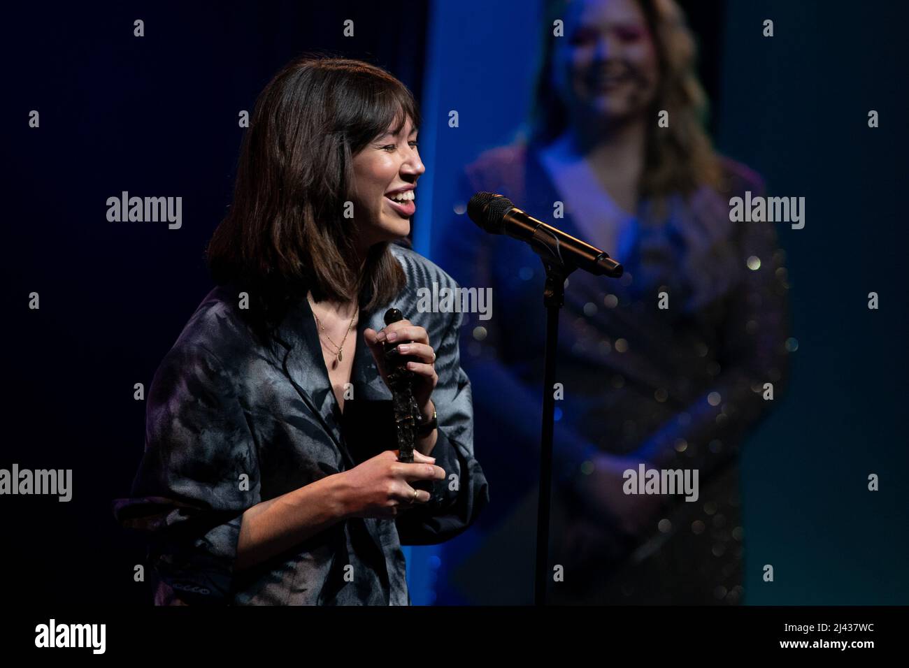 2022-04-11 18:41:03 LEUSDEN - Singer Meau wins an Edison for best ...