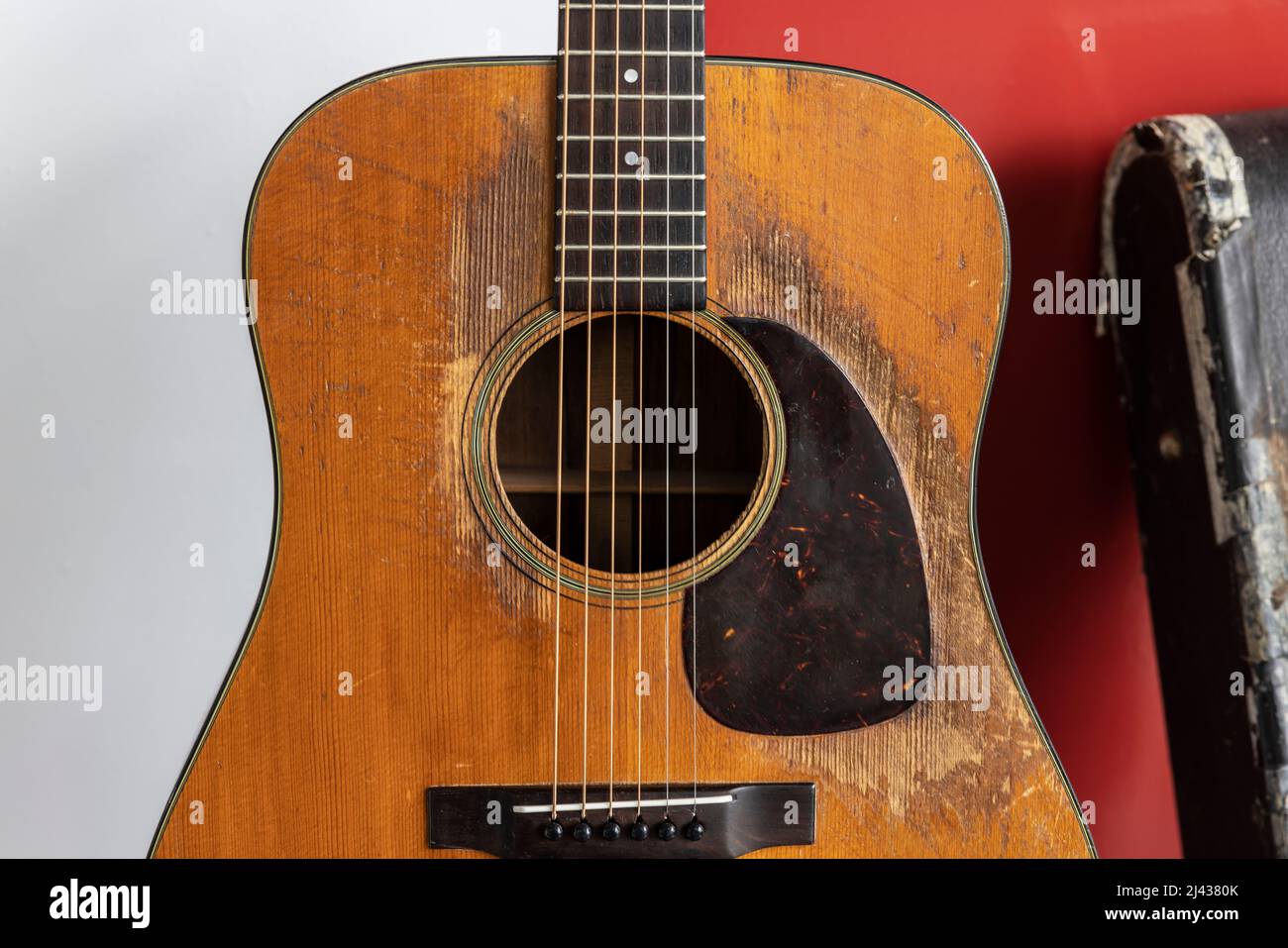 Johnny cash's guitar hi-res stock photography and images - Alamy