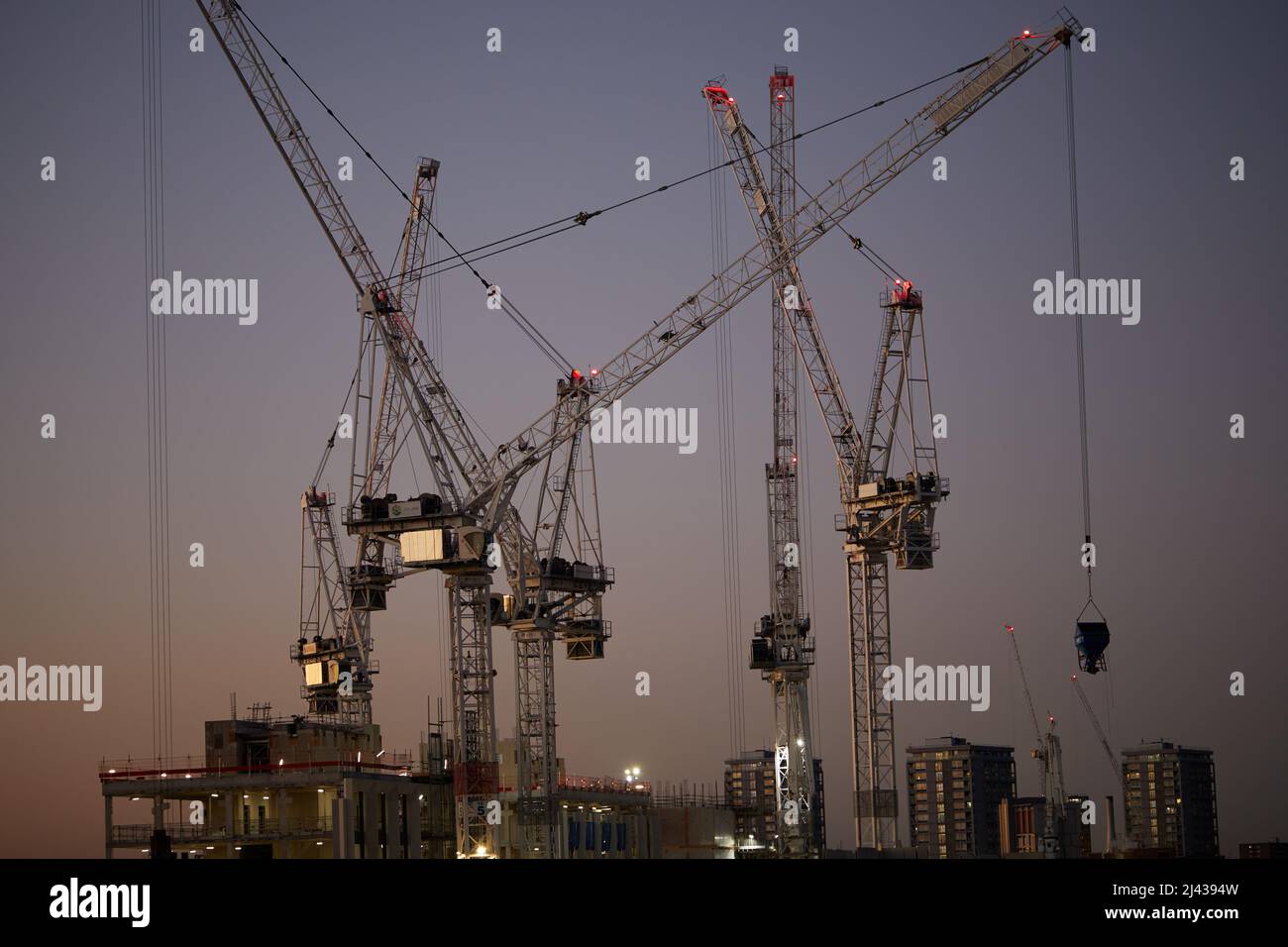 London, U.K. - 27 Jan 2022: Cranes rise above the Bayswater area amid ...