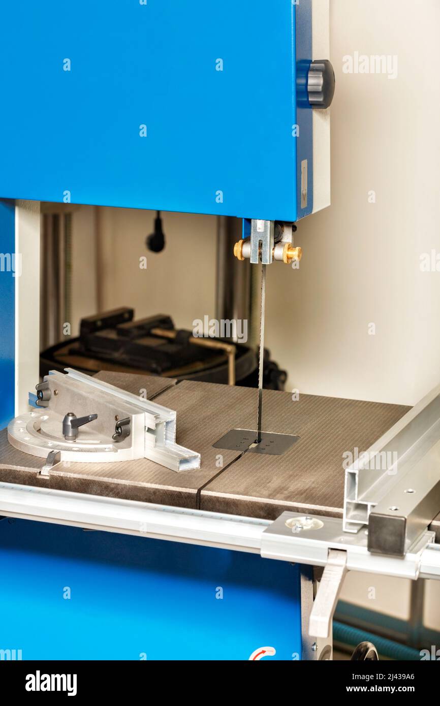 Table saw guide hi-res stock photography and images - Alamy