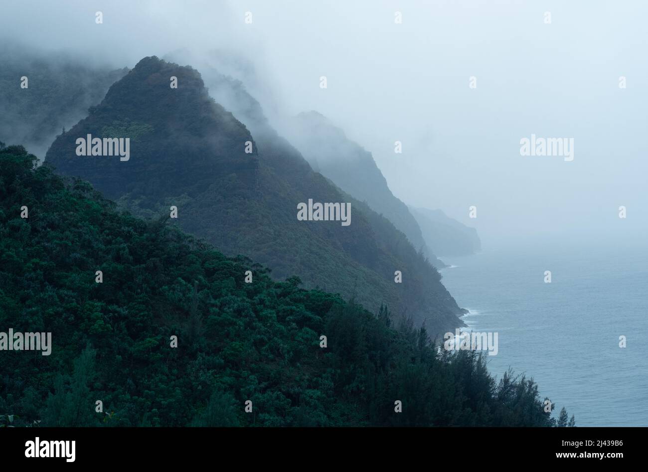 Dramatic ridges hi-res stock photography and images - Alamy