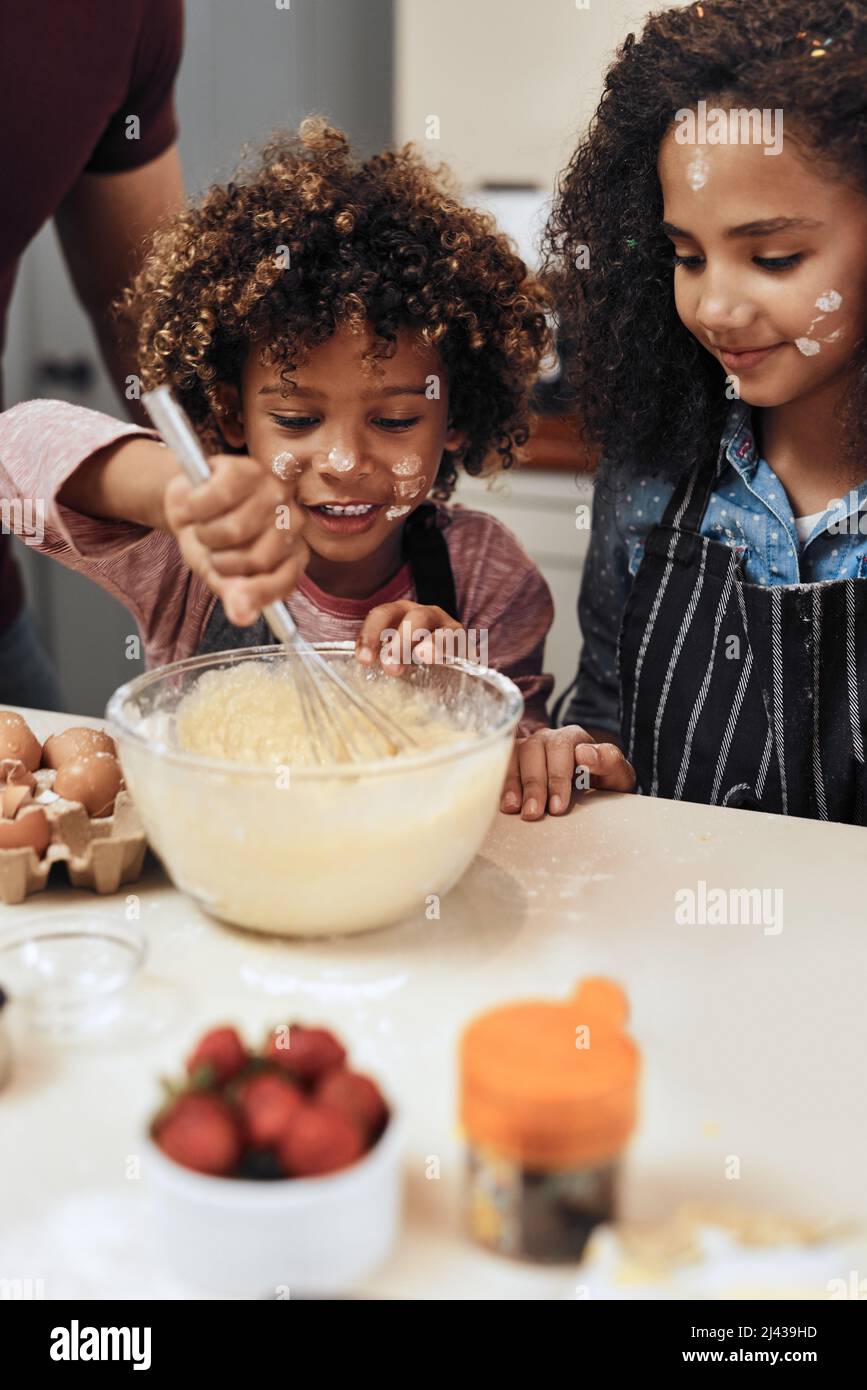 Family having fun in a kitchen real hi-res stock photography and images ...