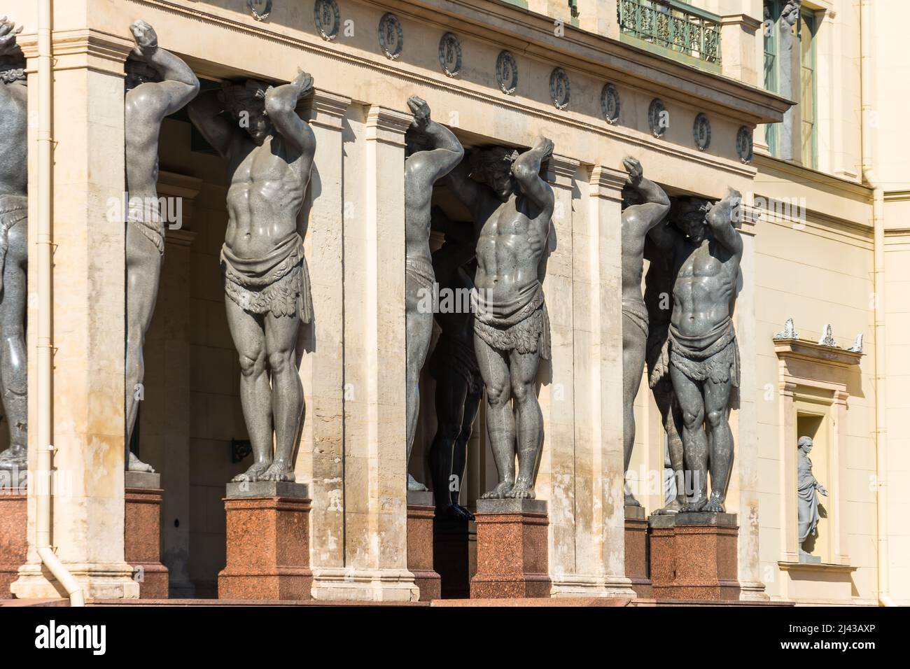 Atlanta ancient statue, keep a stone roof canopy in St. Petersburg ...