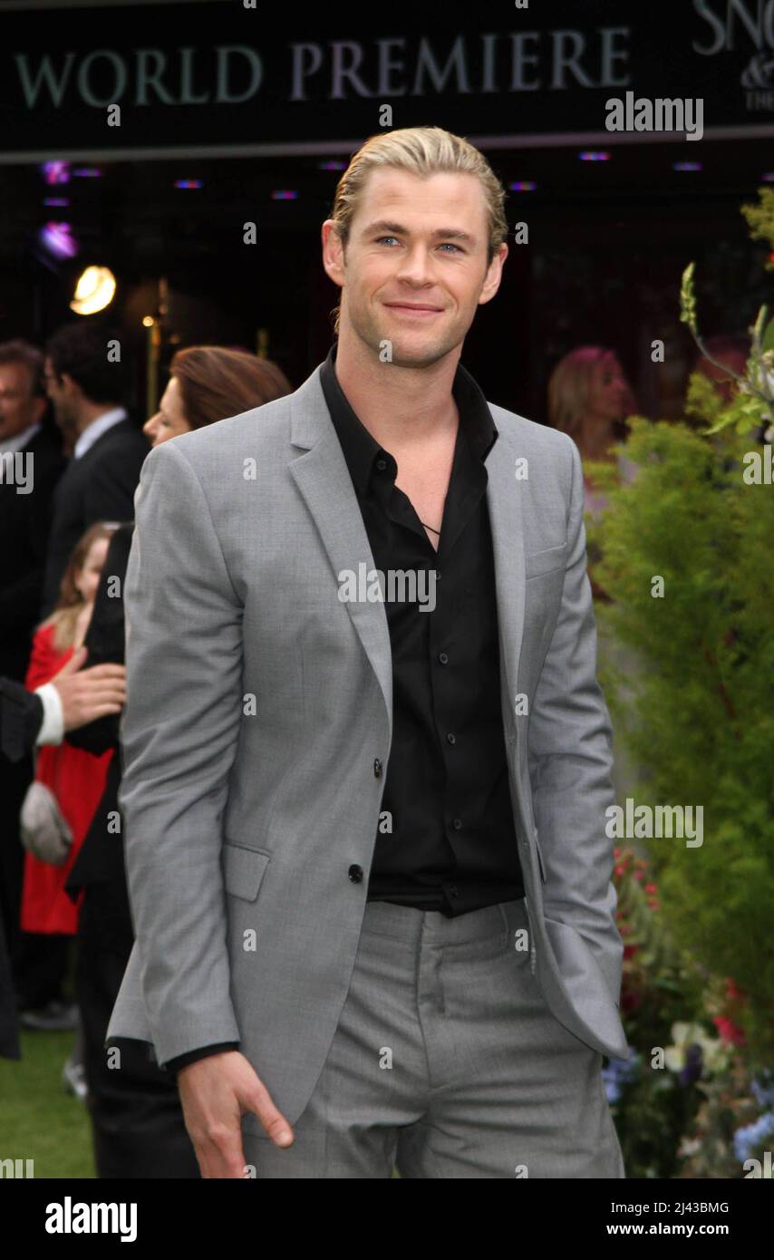London, UK. Chris Hemsworth at the World Premiere of Snow White and the ...