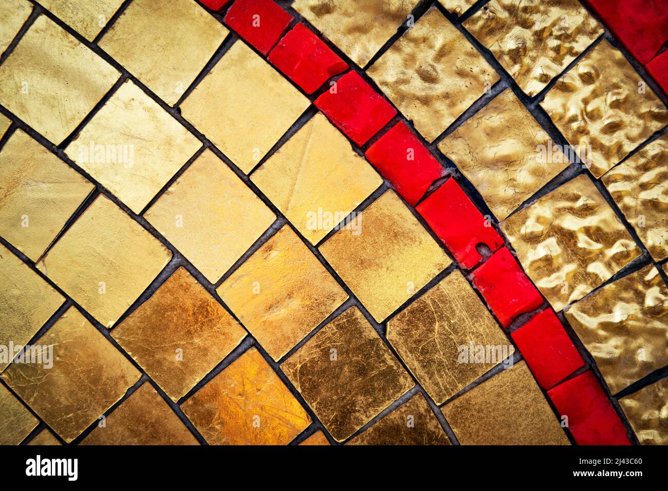 Gold cube hi-res stock photography and images - Alamy