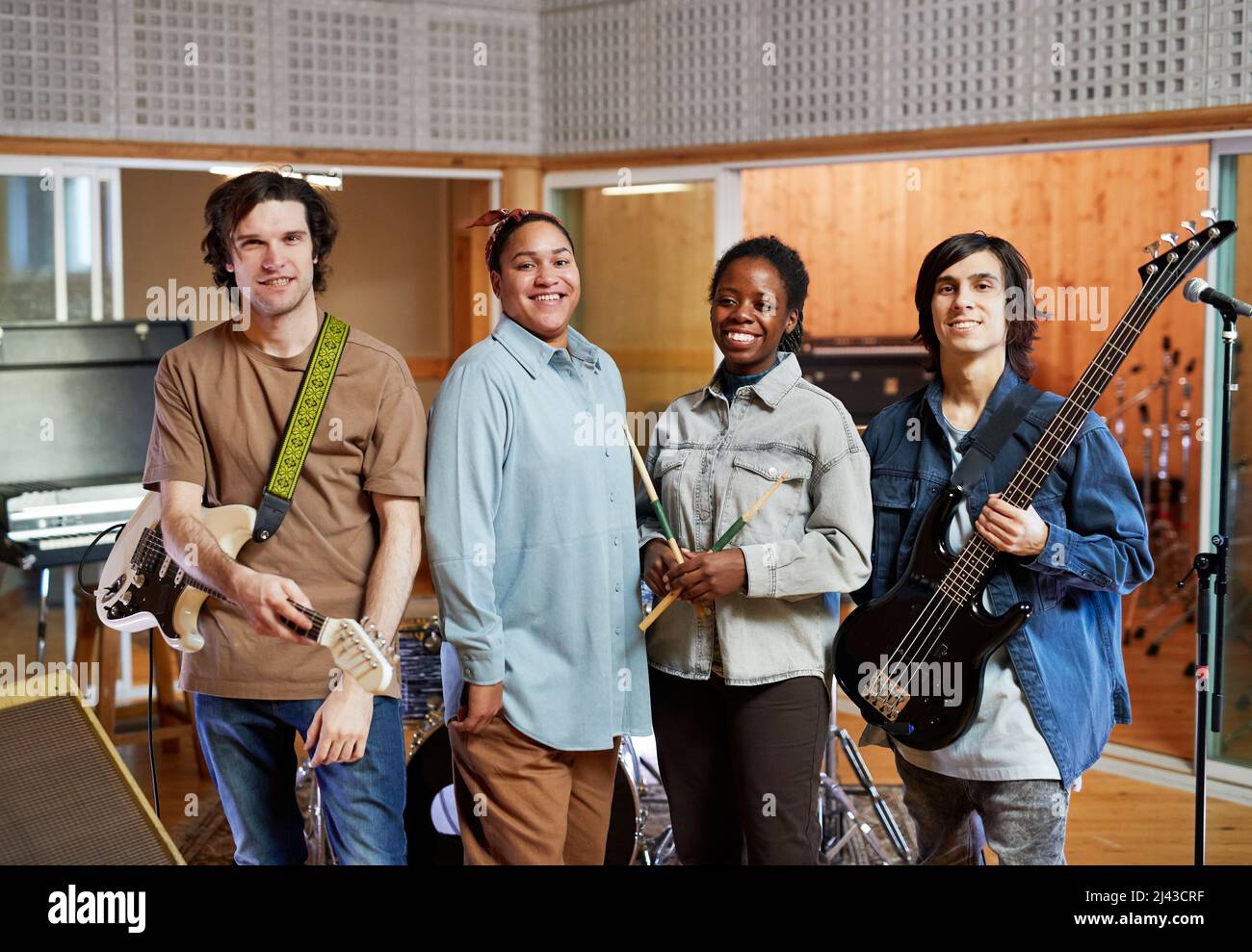 Band with diverse people hi-res stock photography and images - Alamy