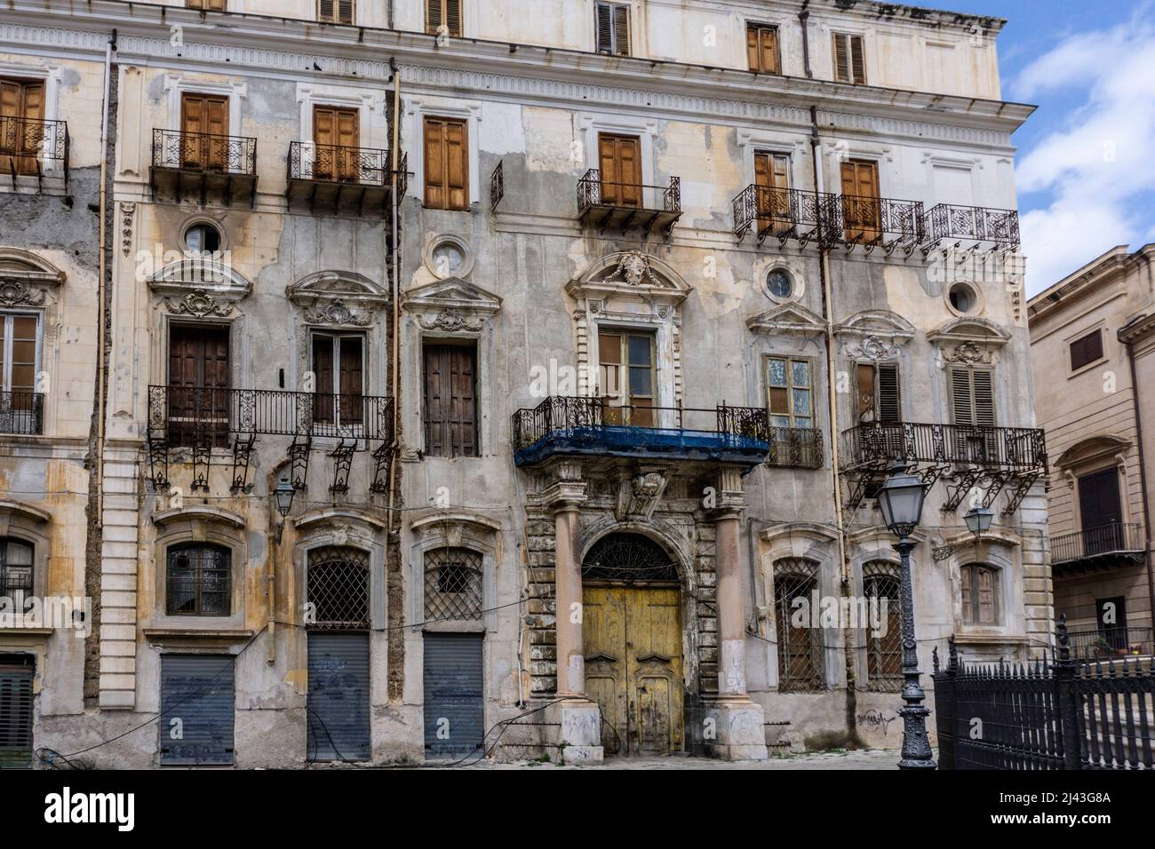 Amazing building architecture hi-res stock photography and images - Alamy