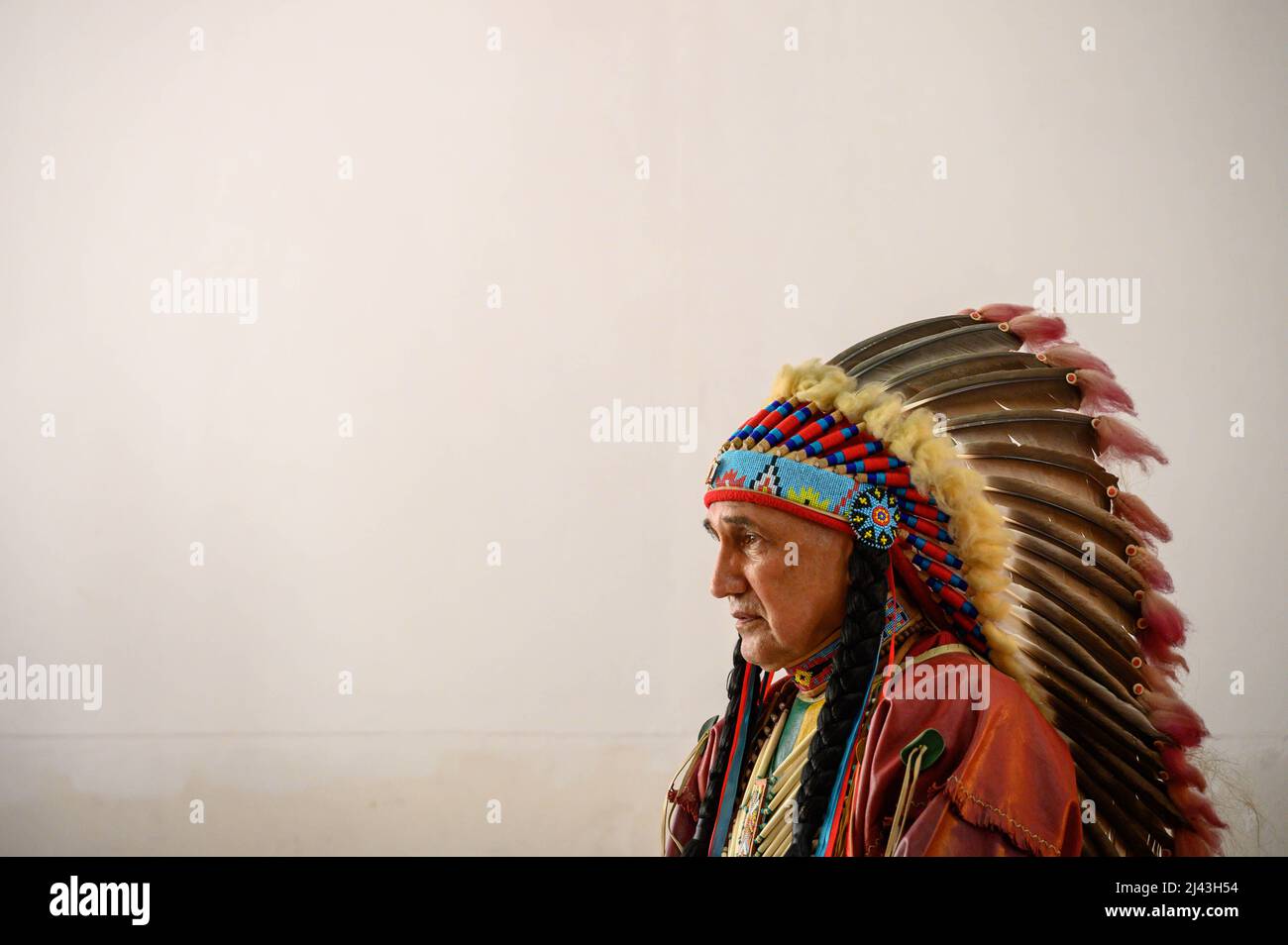 Red indian chief hi-res stock photography and images - Alamy