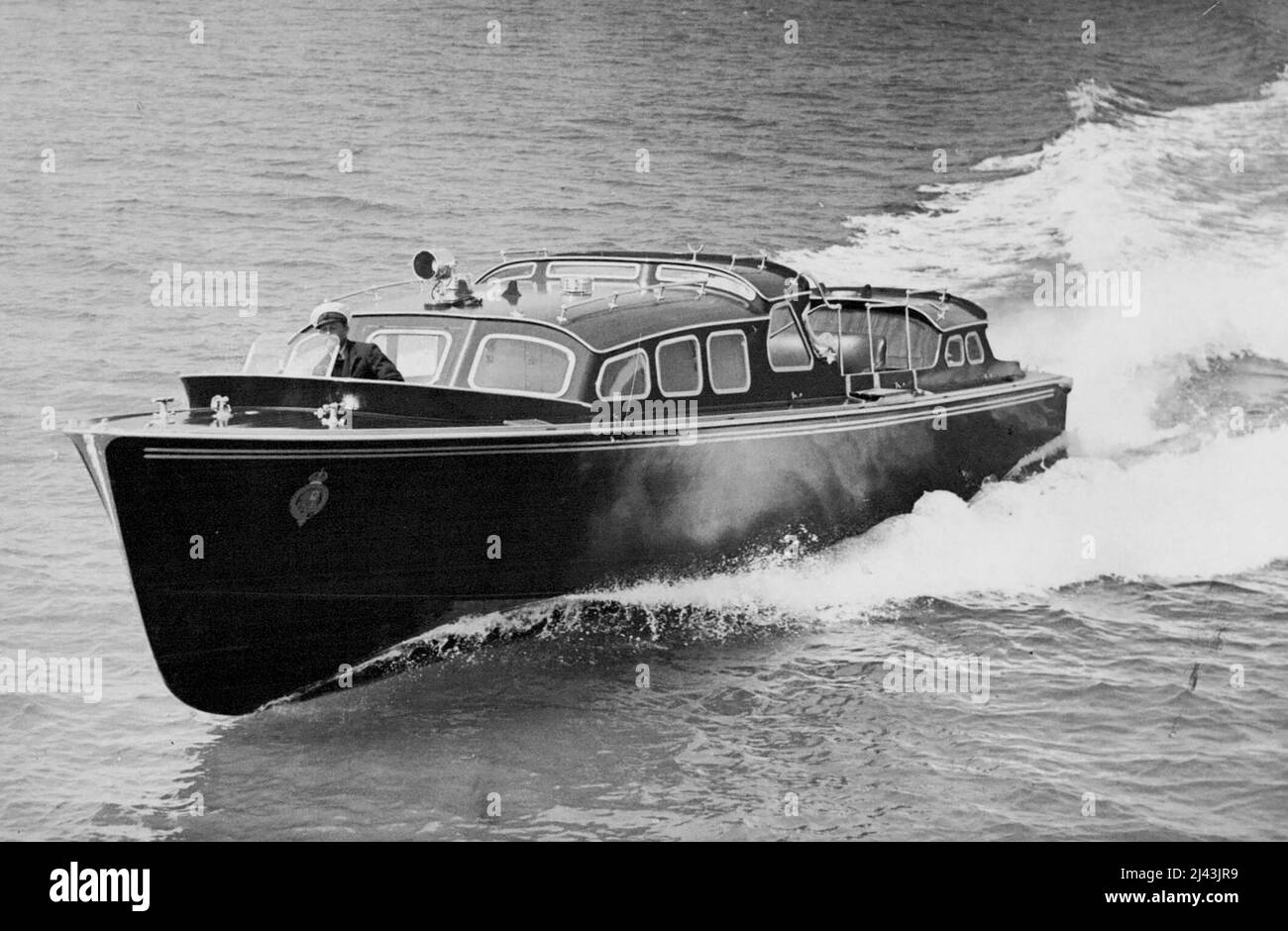 New Royal Barge Undergoes Trials at Portsmouth: The new Royal Barge at ...