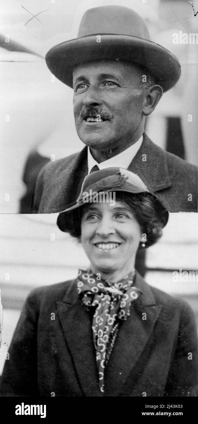 Lady hankey Black and White Stock Photos & Images - Alamy