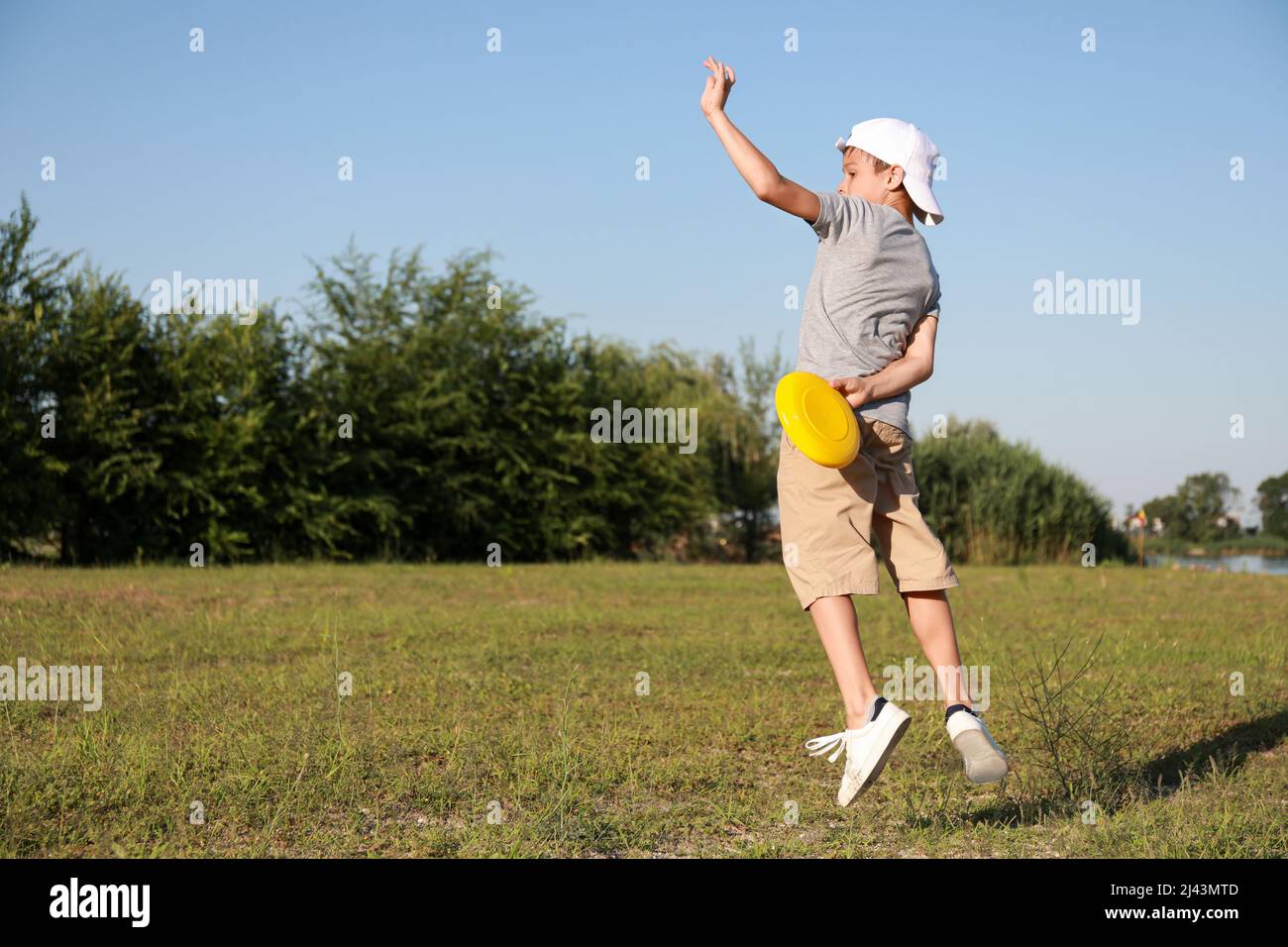 Cute little boy playing frisbee outdoors Stock Photo - Alamy