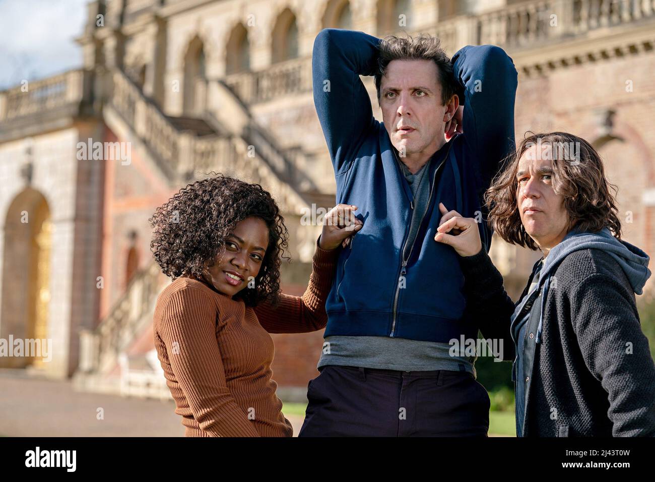 THE BUBBLE, from left: Danielle Vitali, Peter Serafinowicz, Fred Armisen, 2022. ph: Laura ...