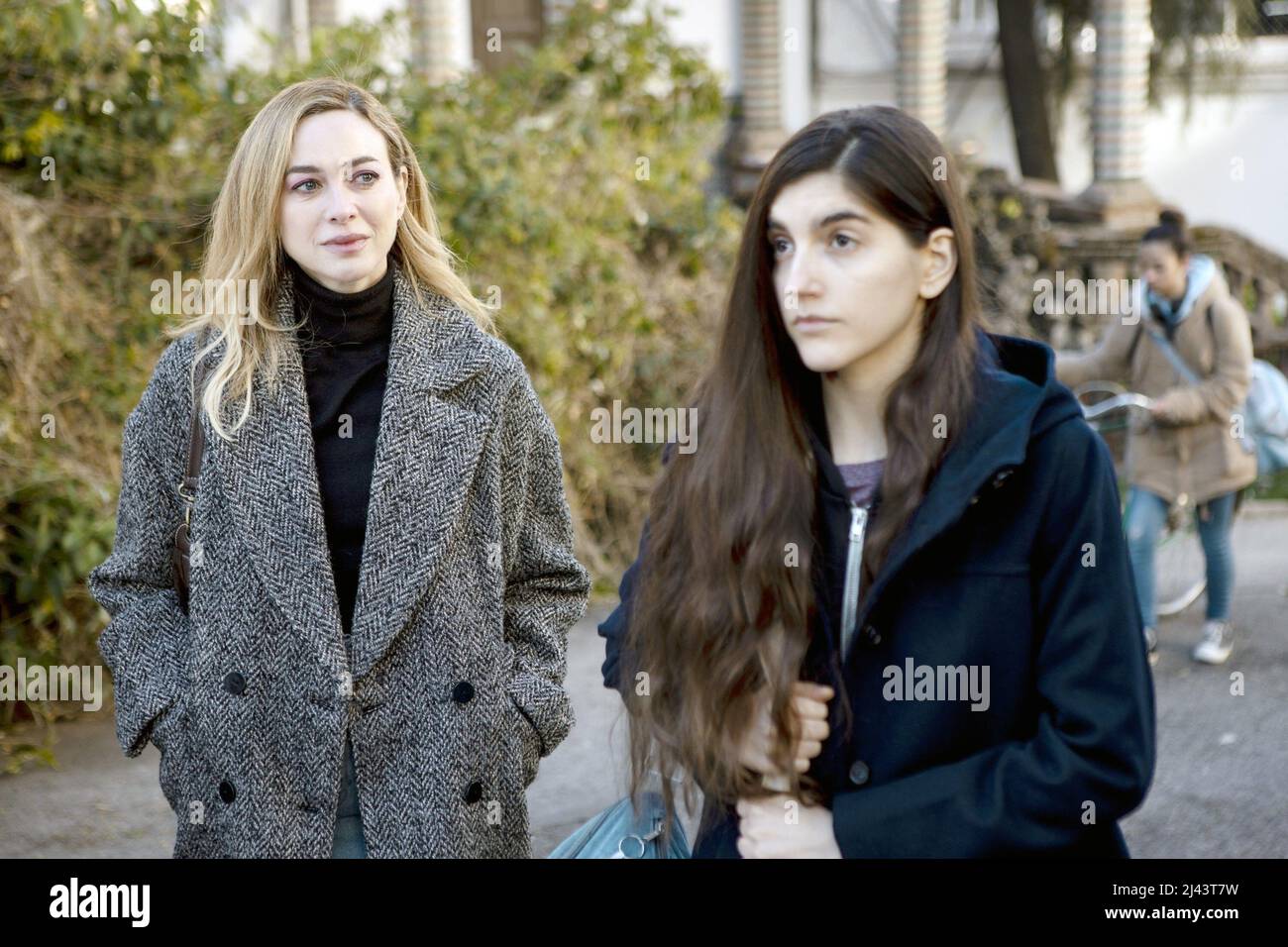 DANCING ON GLASS, (aka LAS NINAS DE CRISTAL), from left: Marta Hazas ...