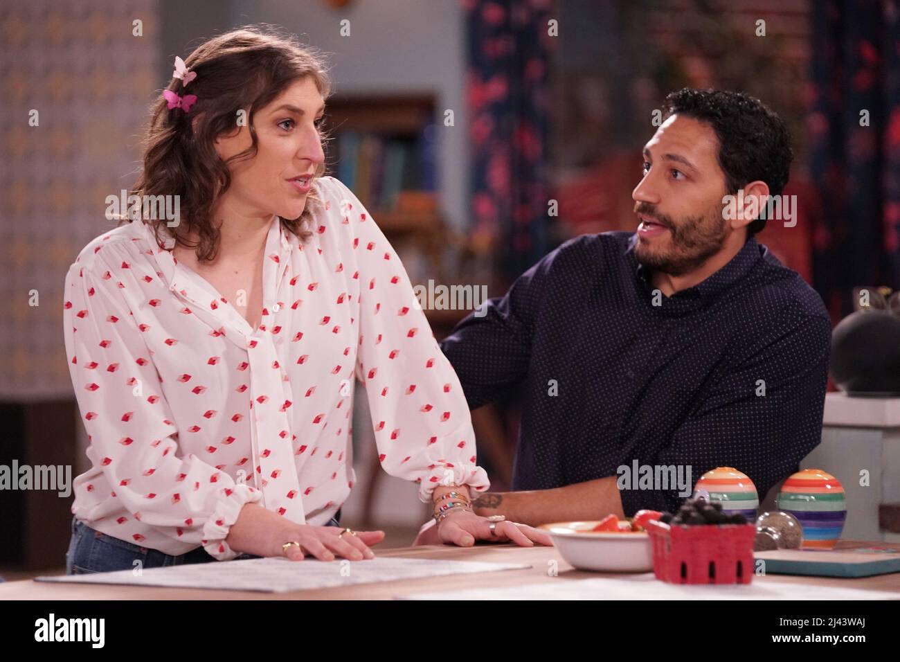 CALL ME KAT, from left: Mayim Bialik, Christopher Rivas, Call Me Katzilla', (Season 2, ep. 210 ...