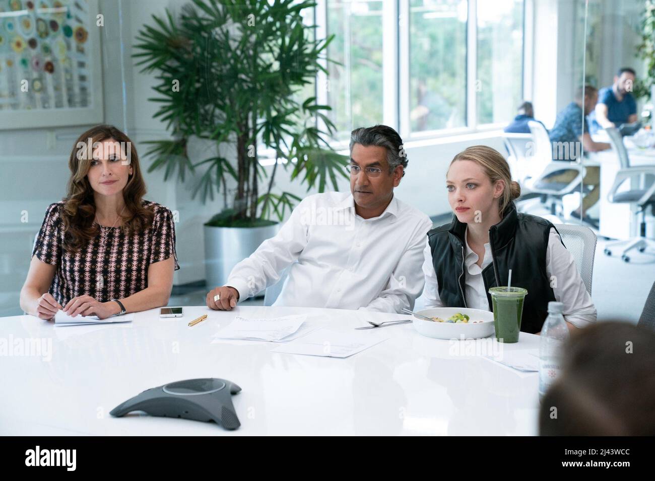 THE DROPOUT, from left: Michaela Watkins as Linda Tanner, Naveen ...